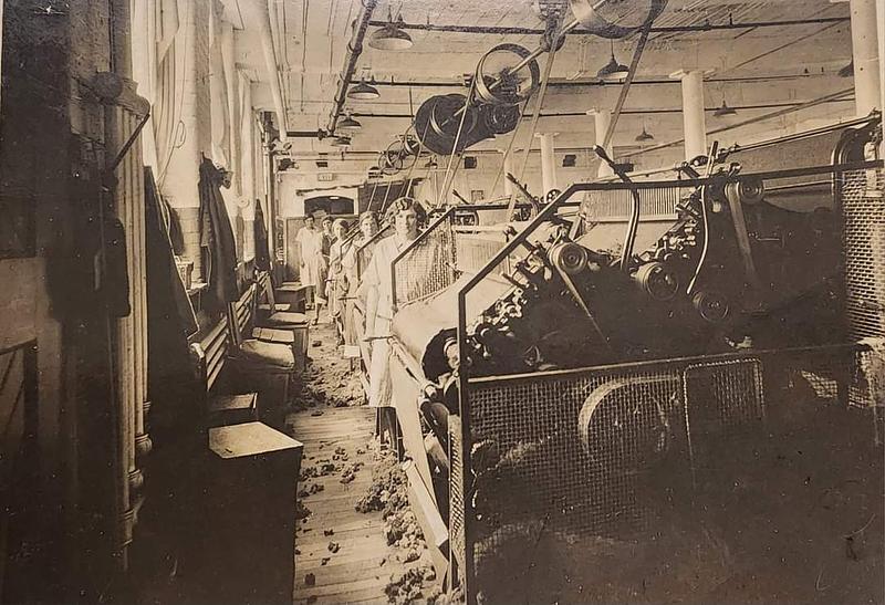 Female mill workers - Digital Commonwealth