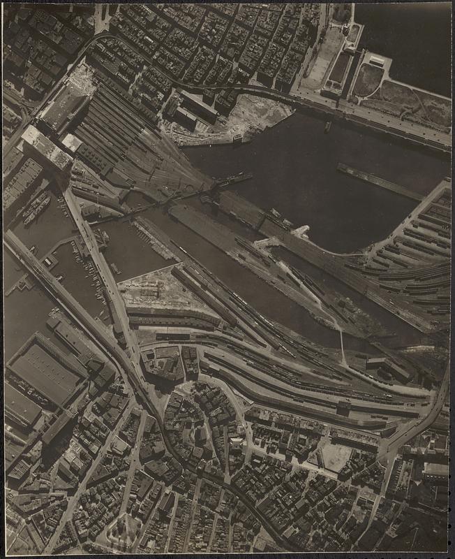 "Vertical" picture, North Station, Boston - Digital Commonwealth