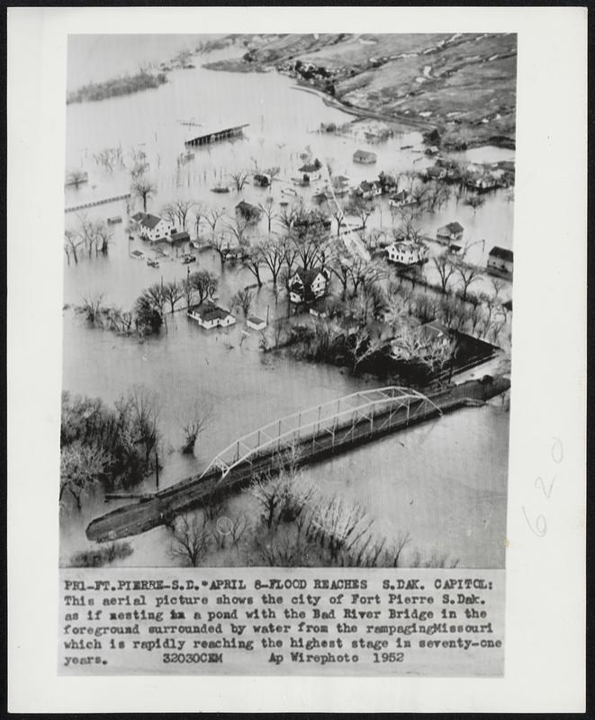 8-Flood Reaches S.Dak. Capitol: This aerial picture shows the city of ...