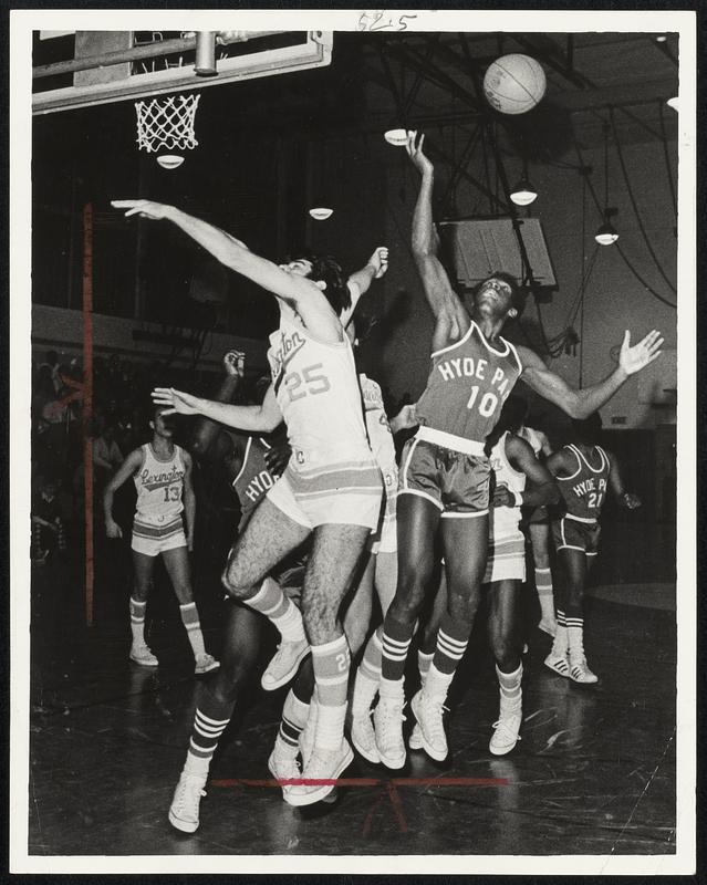 Mismatch-Greg Duarte (10), Hyde Park's 6-4 forward, outjumps 5-9 Kelly ...