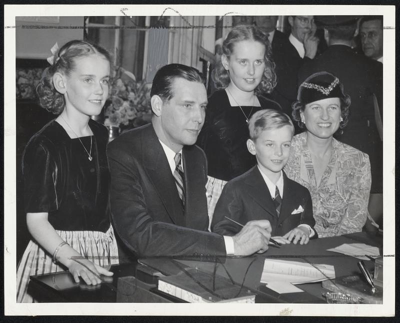 Massachusetts' First Family takes over the executive suite at the State ...