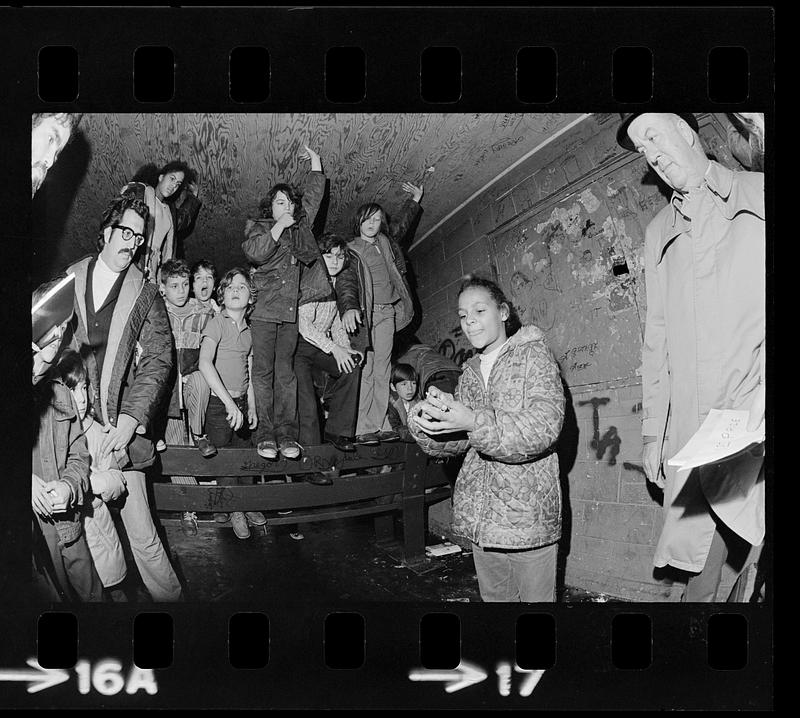 Crowd watches yo-yo contest - Digital Commonwealth