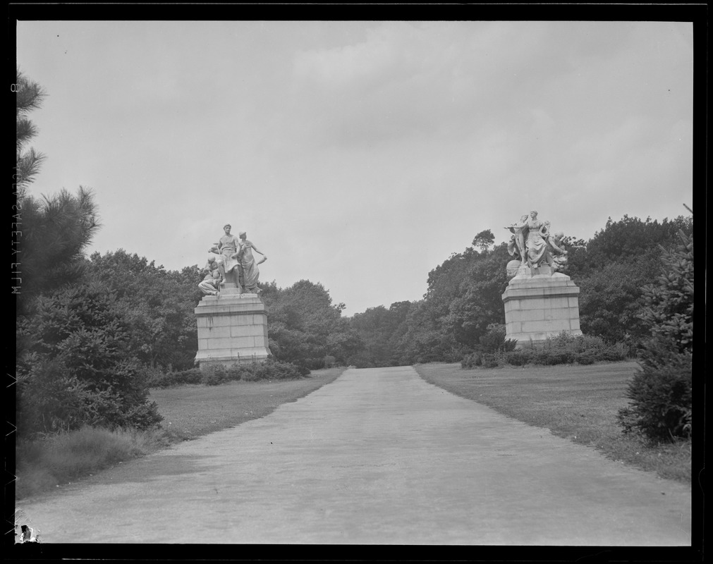 Statues in Franklin Park by D.C. French, came from old Post Office in ...