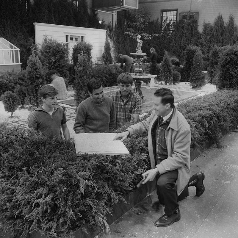 Flower show, Segregansett Country Club, Taunton, MA - Digital Commonwealth