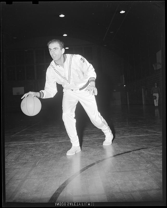 Springfield College basketball player - Digital Commonwealth