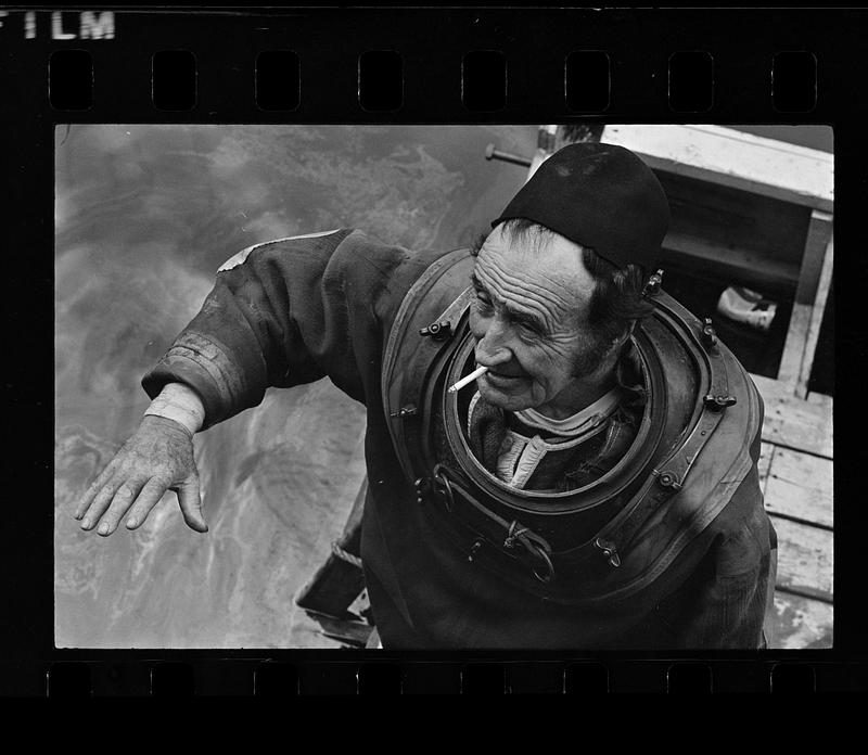 "Hard hat" deep sea diver Arthur Mercer at Charles River Dam, Boston ...