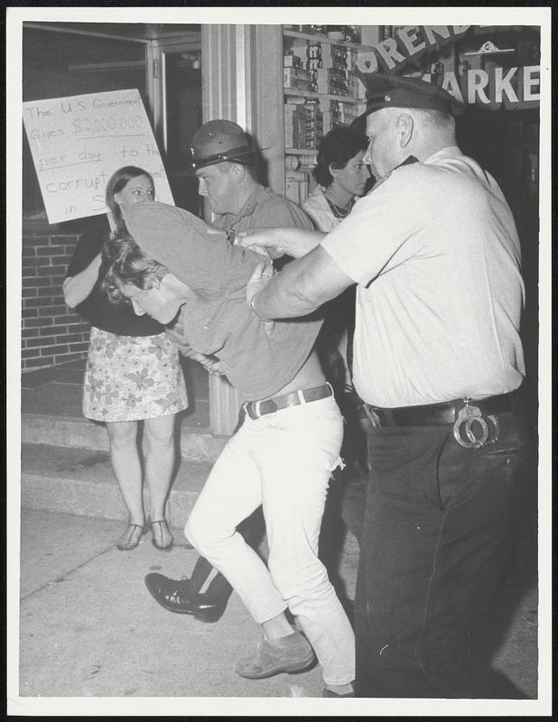 Anti draft demonstrators in Concord, Mass. - Digital Commonwealth