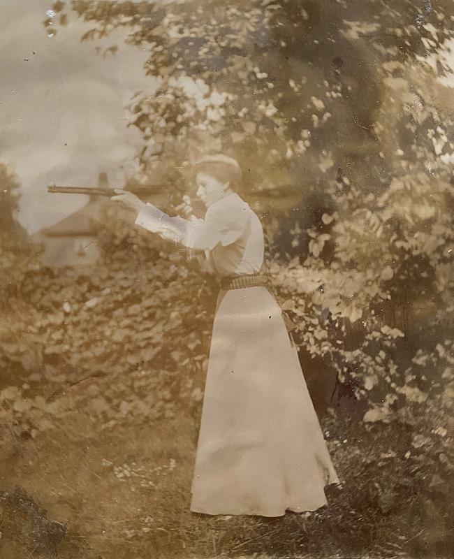 Unidentified woman sighting a rifle in Yarmouth Port, Mass. - Digital ...