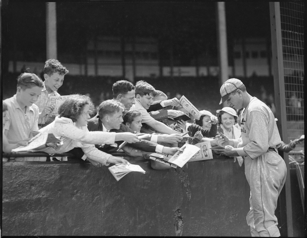 Dizzy Dean signing autographs at Braves Field - Digital Commonwealth