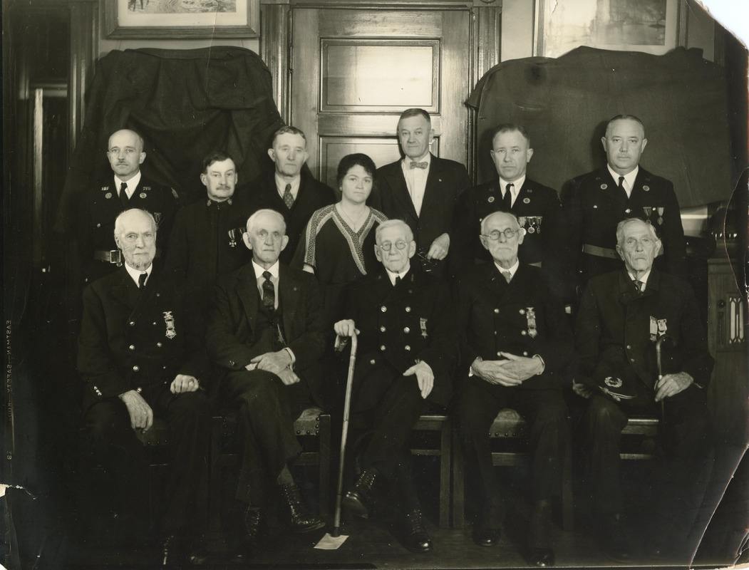 Two surviving Civil War veterans - Digital Commonwealth