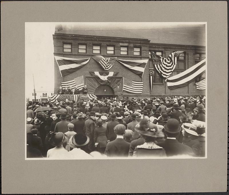 Senator Crane speaking to crowd at Homecoming, 1913 - Digital Commonwealth