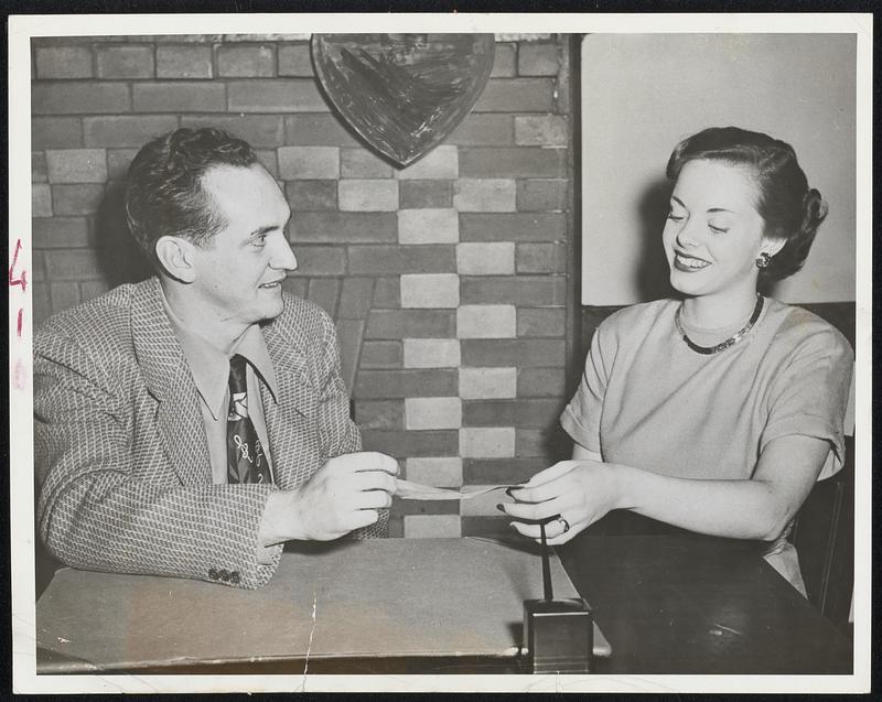 Braves Player Donates a generous check to Eloise Biel, a Heart ...