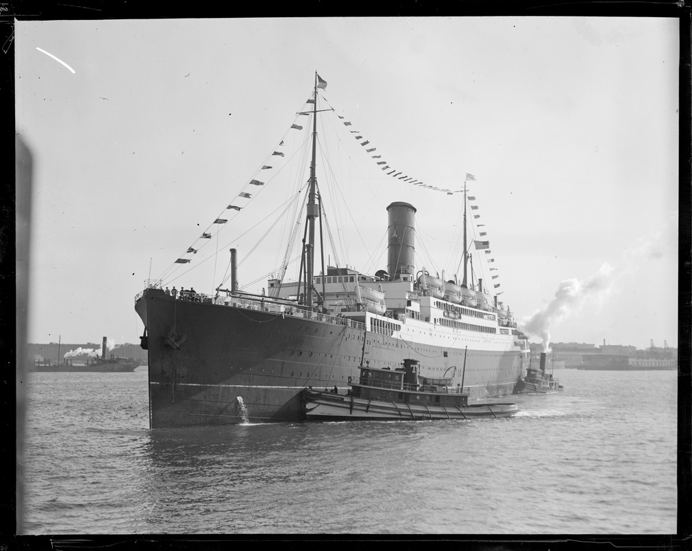 Steamer California docking on maiden trip - Digital Commonwealth