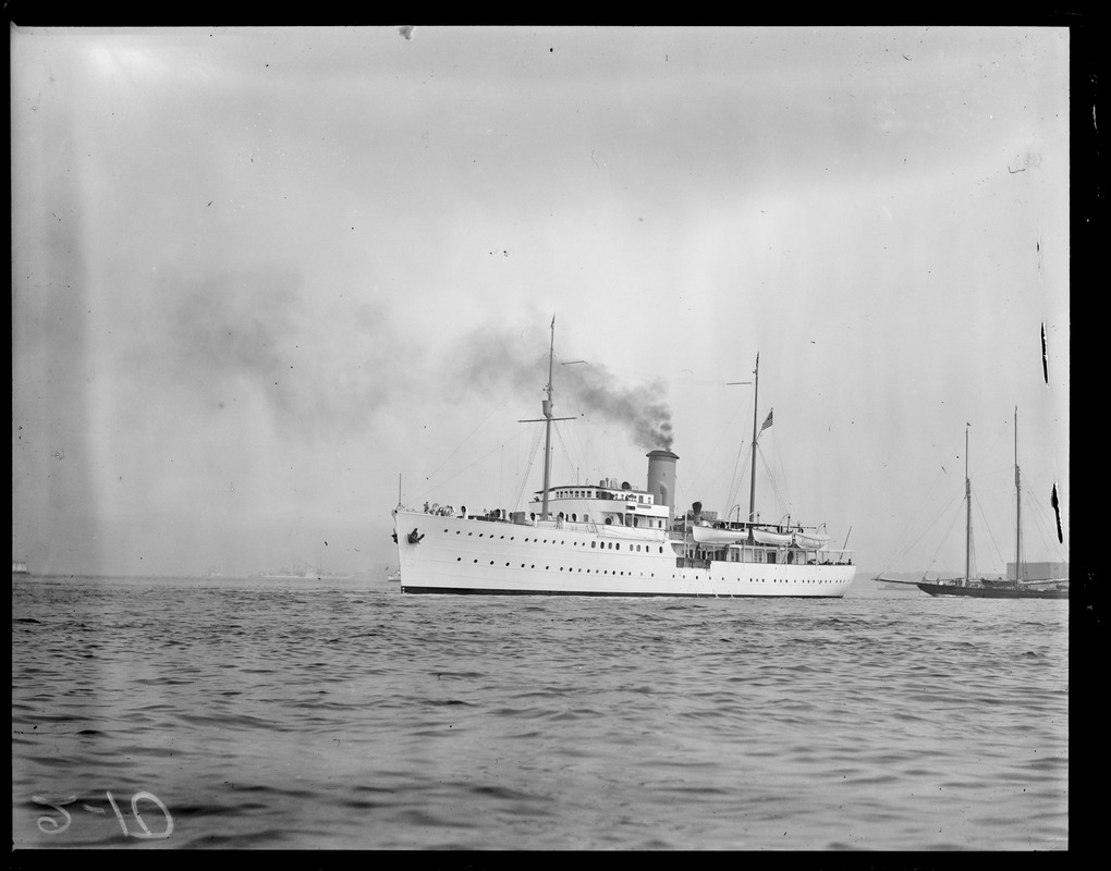 Harold Vanderbilt's yacht - Digital Commonwealth