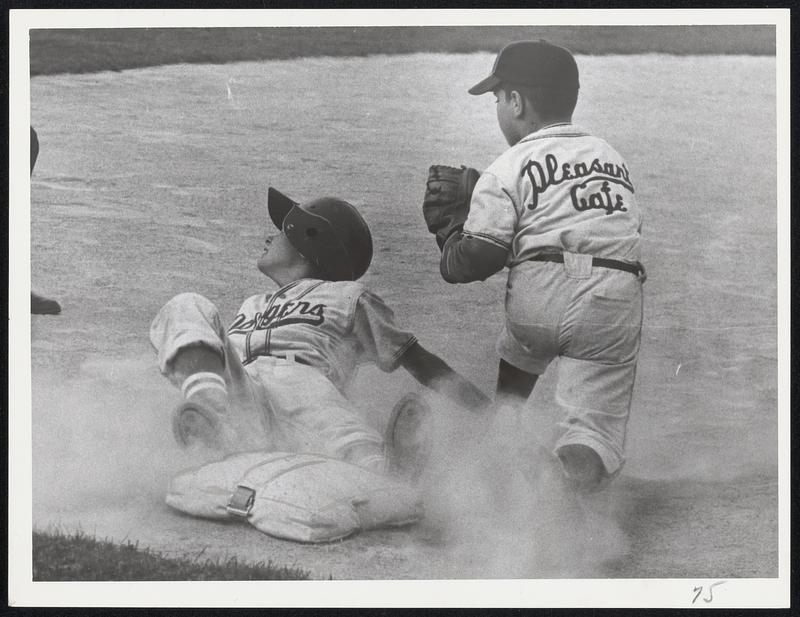 Parkway Americans vs Parkway Nationals. 4th inning Steve Timmins (PN ...