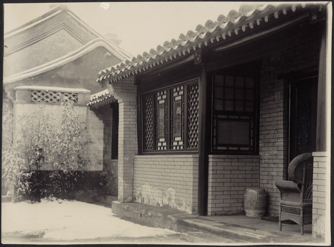 House in Peking, China — Courtyard outside bedroom quarters - Digital ...