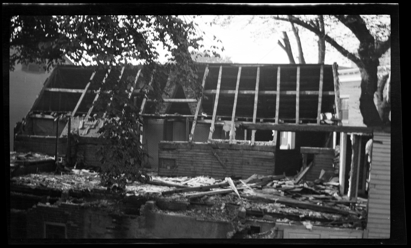 Demolishing of Benjamin Thompson house - Digital Commonwealth