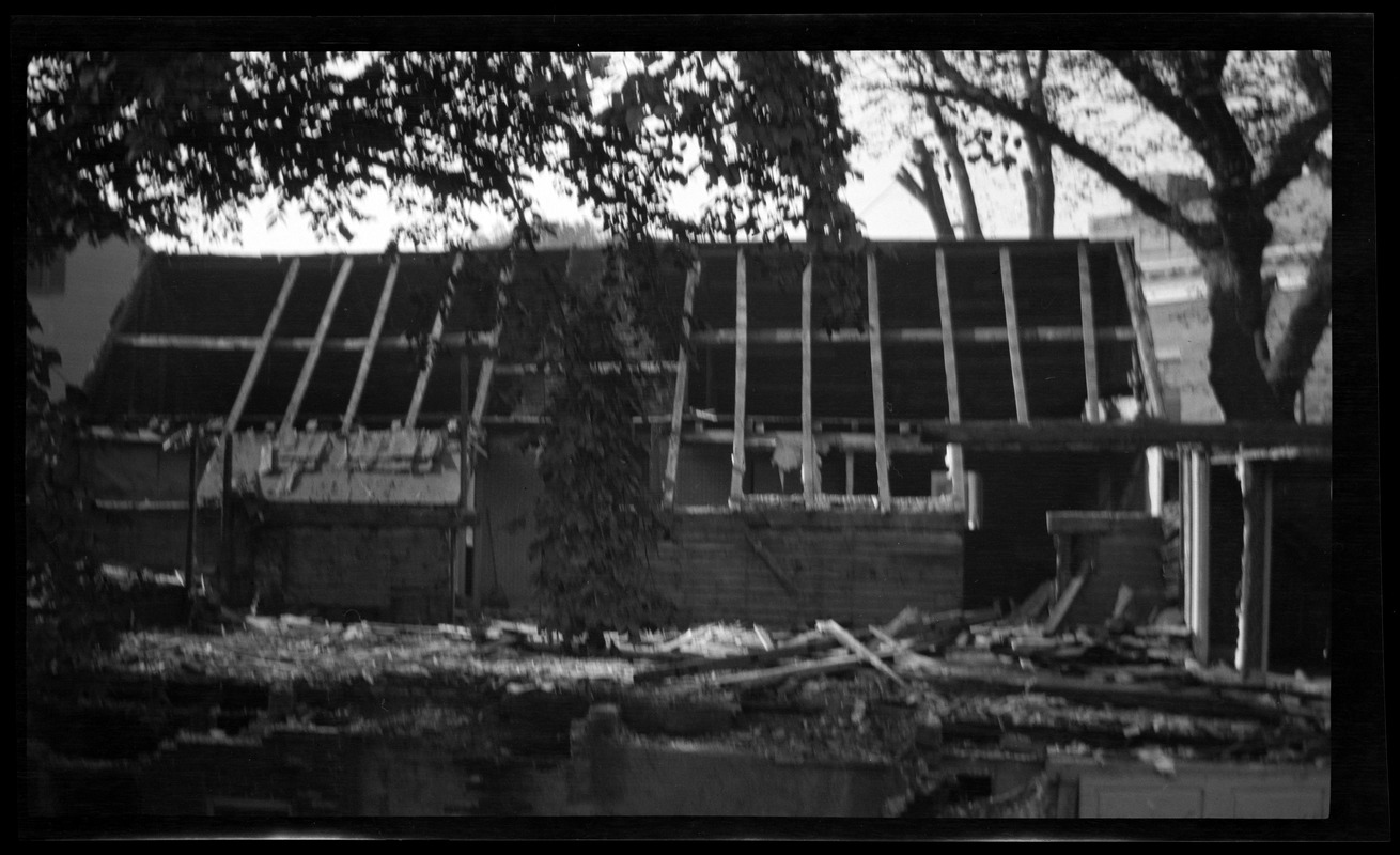 Demolishing of Benjamin Thompson house - Digital Commonwealth