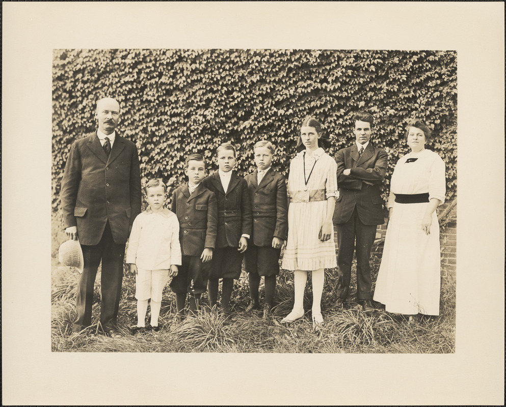 Ford auto dealer, large family - Digital Commonwealth