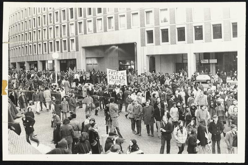 Demonstration in support for the Chicago Seven at City Hall Plaza ...