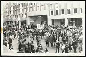 Demonstration in support for the Chicago Seven at City Hall Plaza ...