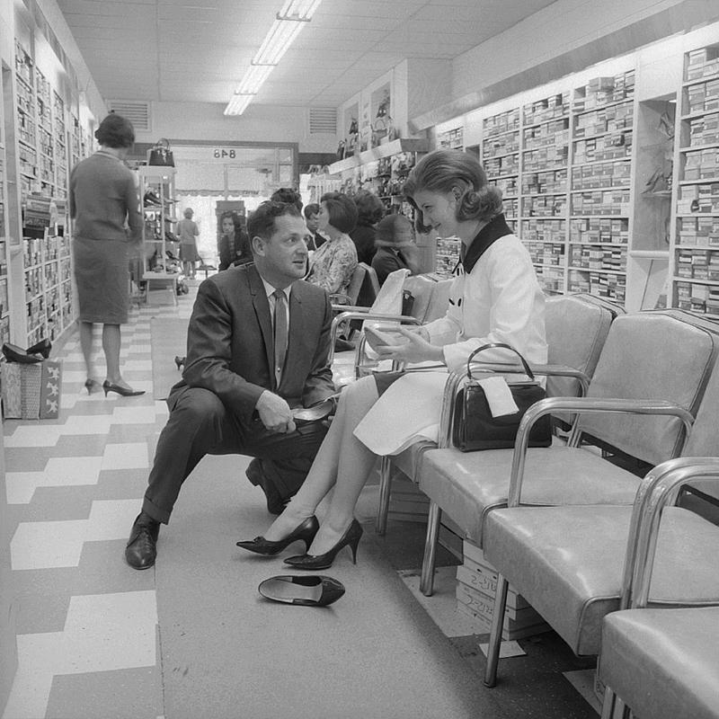 Miss Massachusetts Mabel Bendiksen shopping, New Bedford - Digital ...