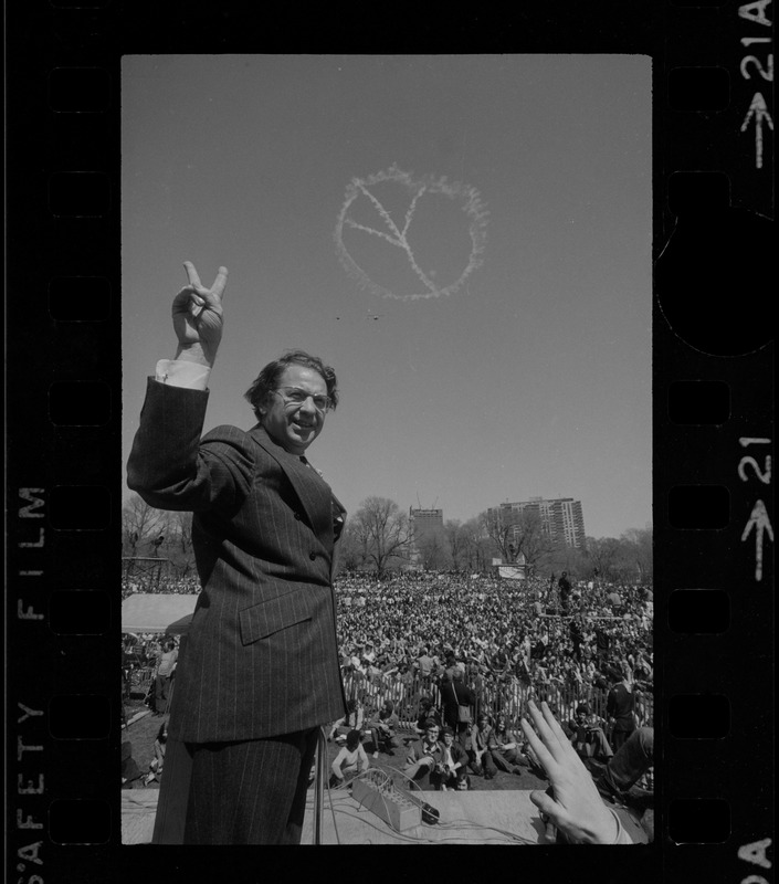 The handwriting is in the sky for Indiana Sen. Vance Hartke as he gives ...
