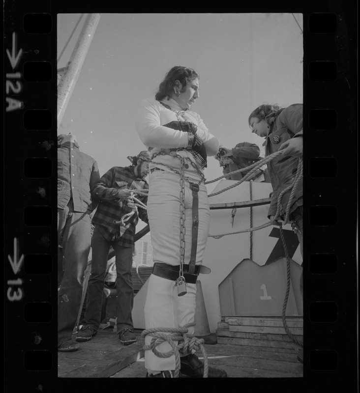 Hanging for the fun of it - Norman Bigelow shows off his Houdini ...