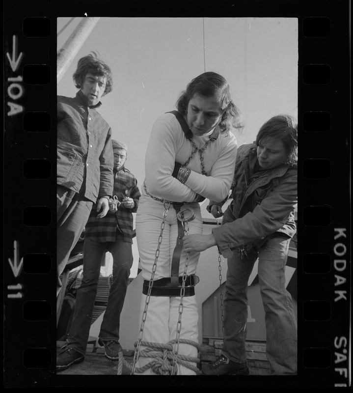 Hanging for the fun of it - Norman Bigelow shows off his Houdini ...