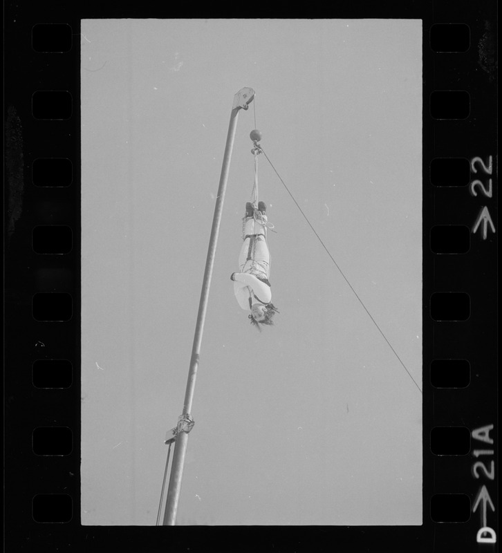 Hanging for the fun of it - Norman Bigelow shows off his Houdini ...