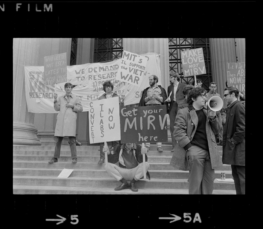 MIT student protest prepares to march to implementation lab in protest ...