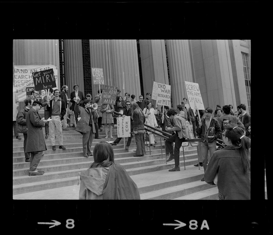 MIT student protest prepares to march to implementation lab in protest ...