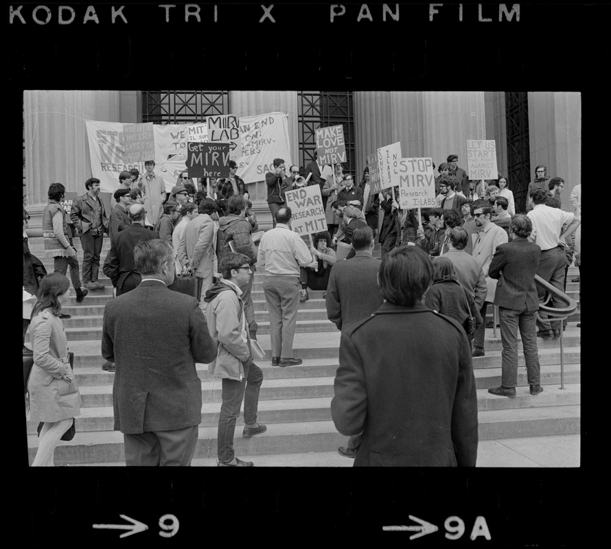 MIT student protest prepares to march to implementation lab in protest ...