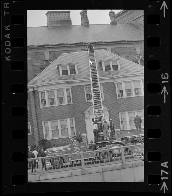 Police using fire department ladder truck to look for escapees from ...