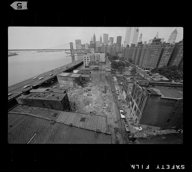 Brooklyn Bridge and New York skyline, rubble in foreground, New York ...