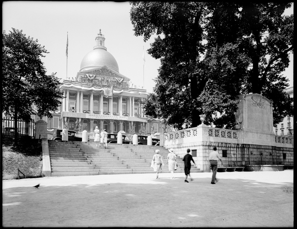 New State House, taken from Boston Common - Digital Commonwealth