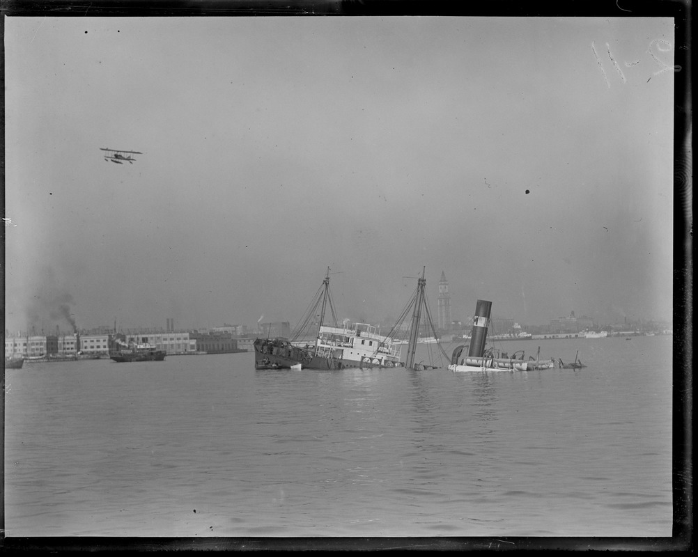 SS Edward Peirce sinks in Boston Harbor - Digital Commonwealth
