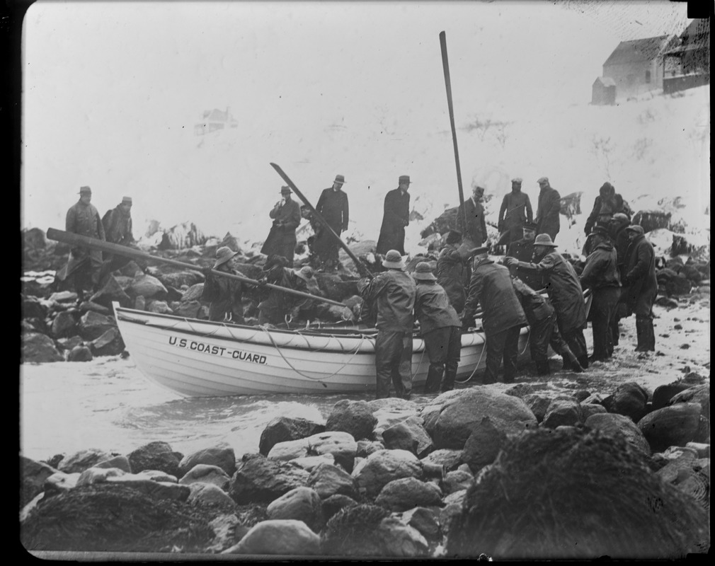 Manomet Coast Guard crew getting ready to shove off for the Robert E ...