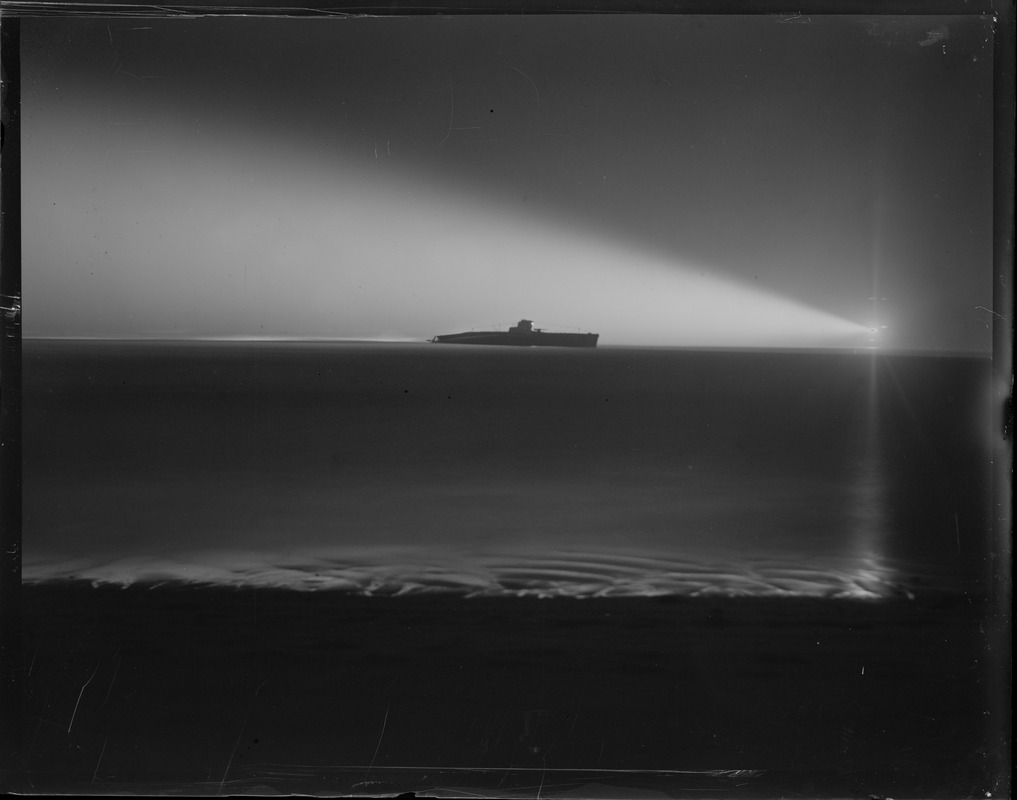Sub S-19 run aground at Nauset Beach in Orleans, MA - Digital Commonwealth