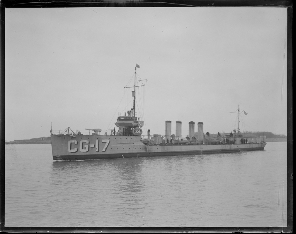 USS Paulding with damaged bow after ramming the S-4 - Digital Commonwealth
