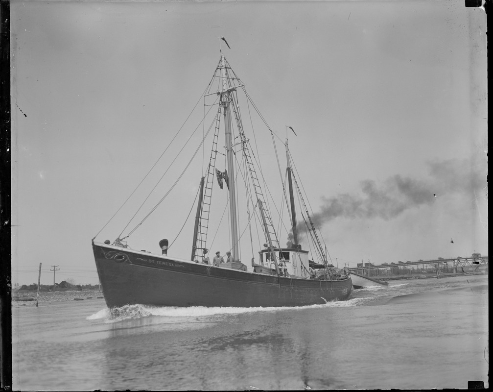 Fishing trawler St. Teresa coming into port - Digital Commonwealth