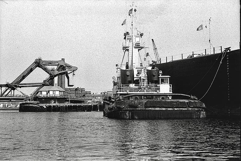Tug and barge, Chelsea Creek - Digital Commonwealth
