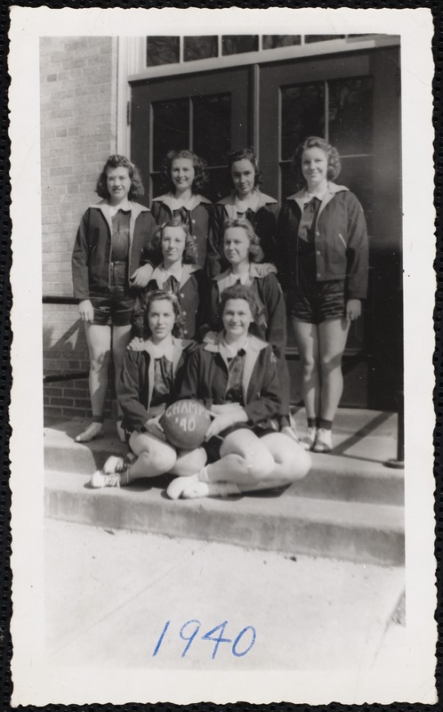 Sports memorabilia/photograph [realia], 1940 girls basketball team ...
