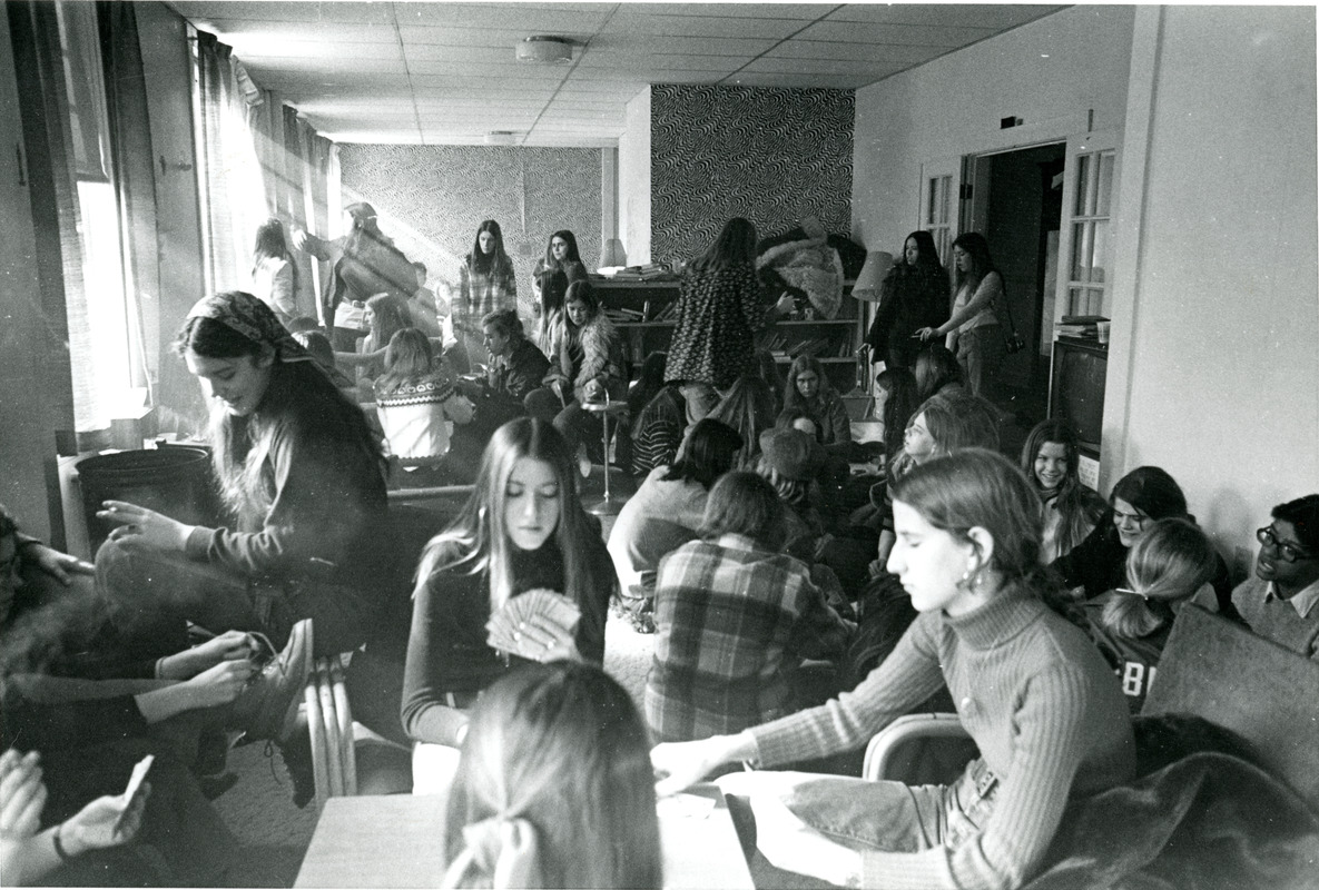 Students in "Butt Room," Draper Hall including Amy Broaddus '72, Marcia ...