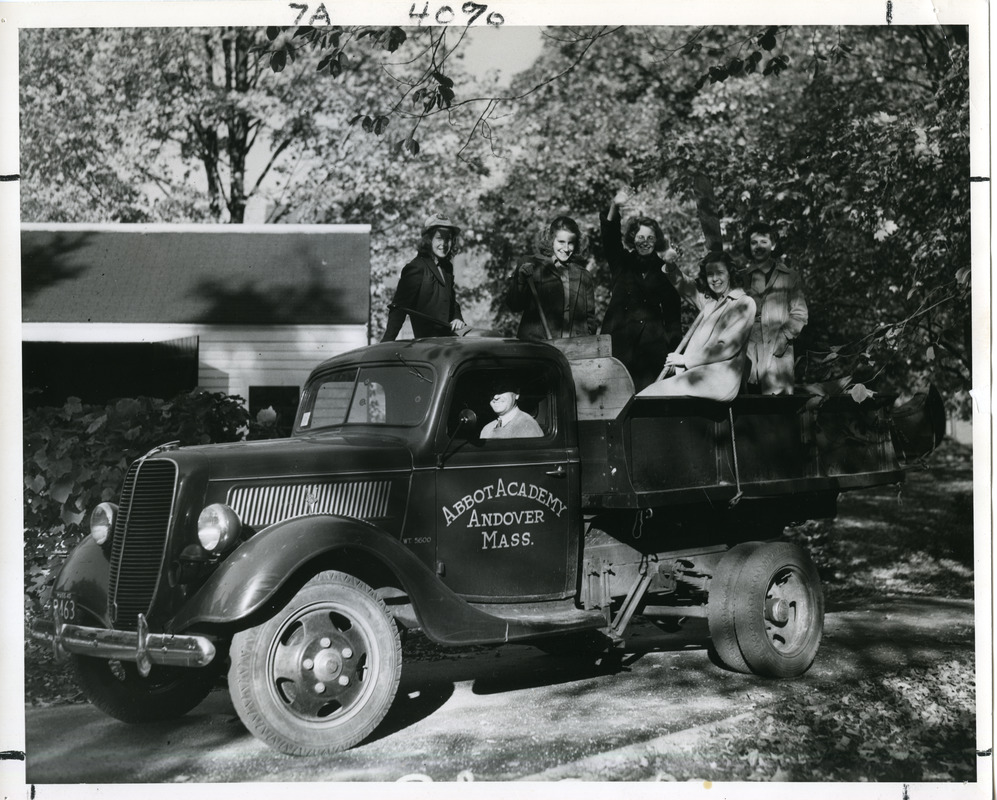 Miss Tucker and Abbot Academy canoe trip - Digital Commonwealth