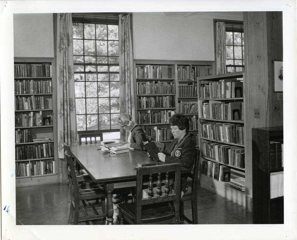 Abbot Academy students in library - Digital Commonwealth