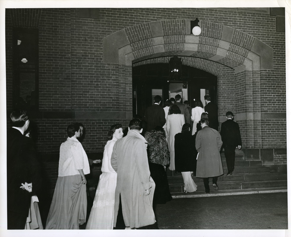 Senior Prom (entering McKeen Hall) - Digital Commonwealth