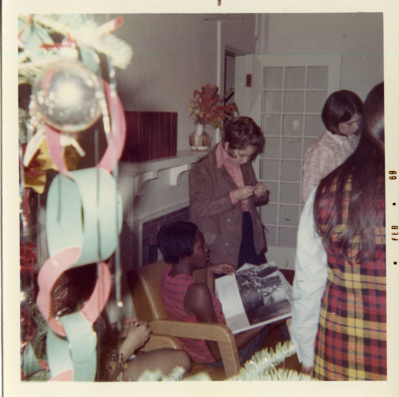 Beth Shapiro, Marna Parke, Sue Dougherty in Cutler House - Digital ...