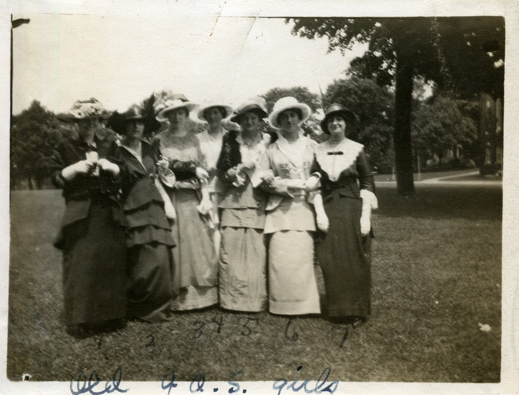 Hildegarde Gutterson, Helen Danforth, Dorothy Taylor, Helen Bowman ...