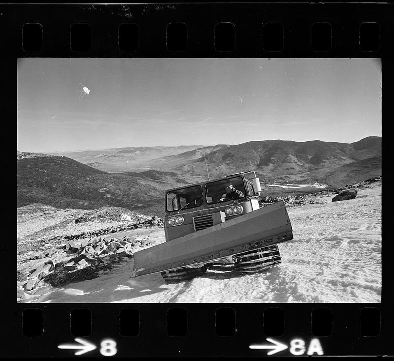 Snow Spryte tracked vehicle climbs Mount Washington, New Hampshire ...